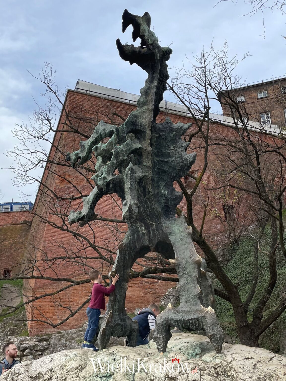 Smok Wawelski kiedy zieje ogniem? Parkowanie - Wielki Kraków